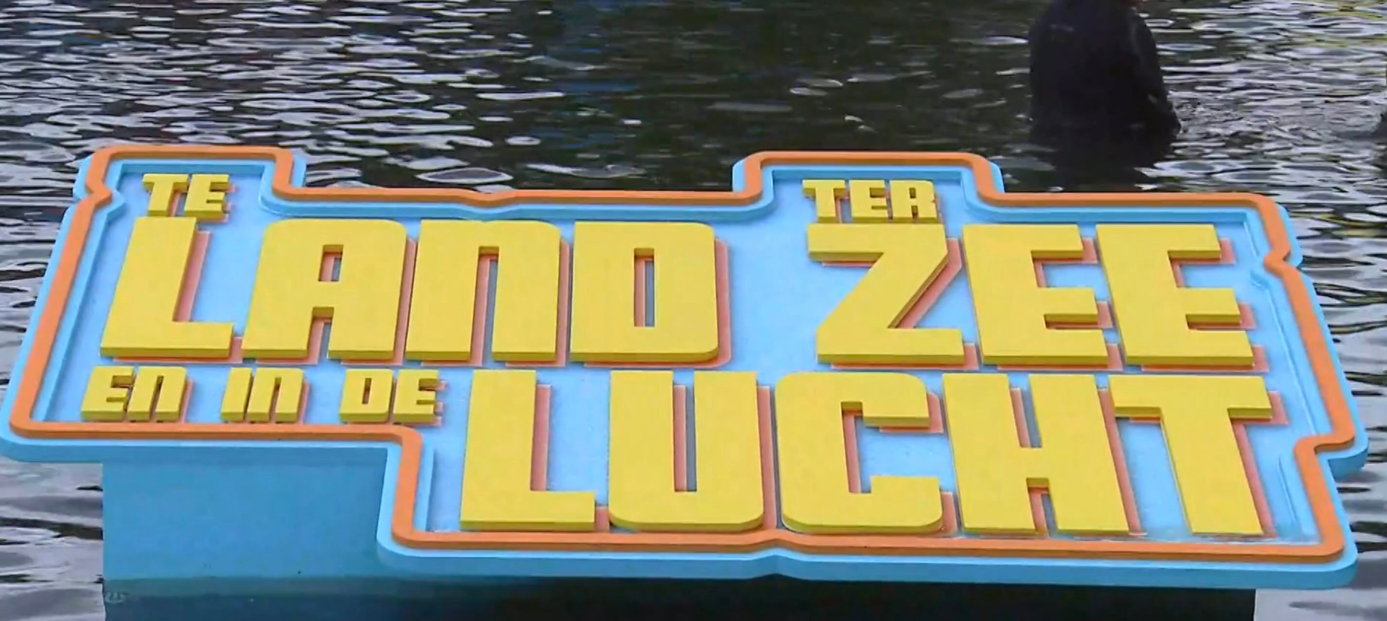 GeenStijl: ZIEN! 25 minuten Te Land, Ter Zee en In de lucht