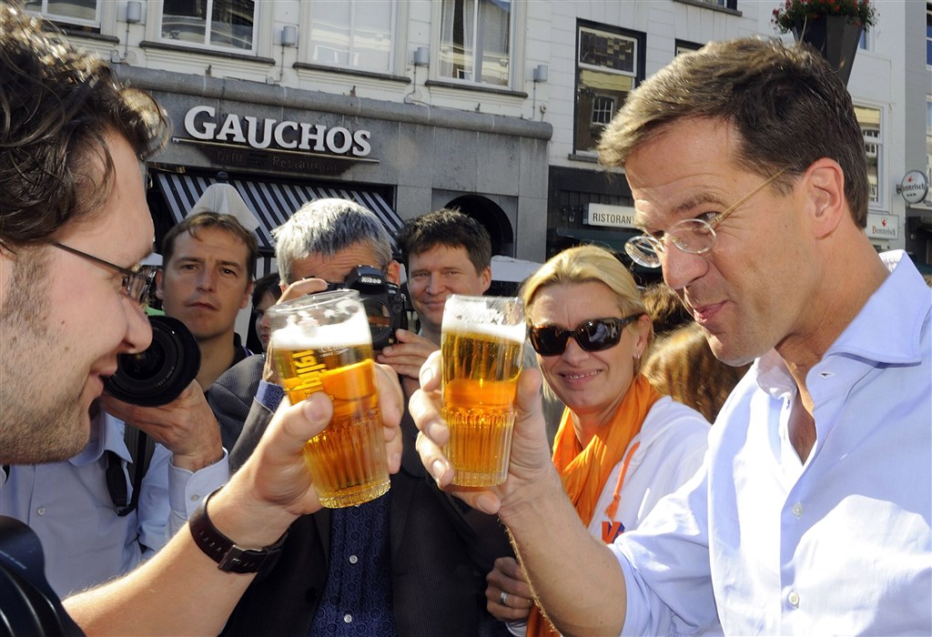 GeenStijl: 'Mark Rutte drinkt nooit' in Het StamCafé