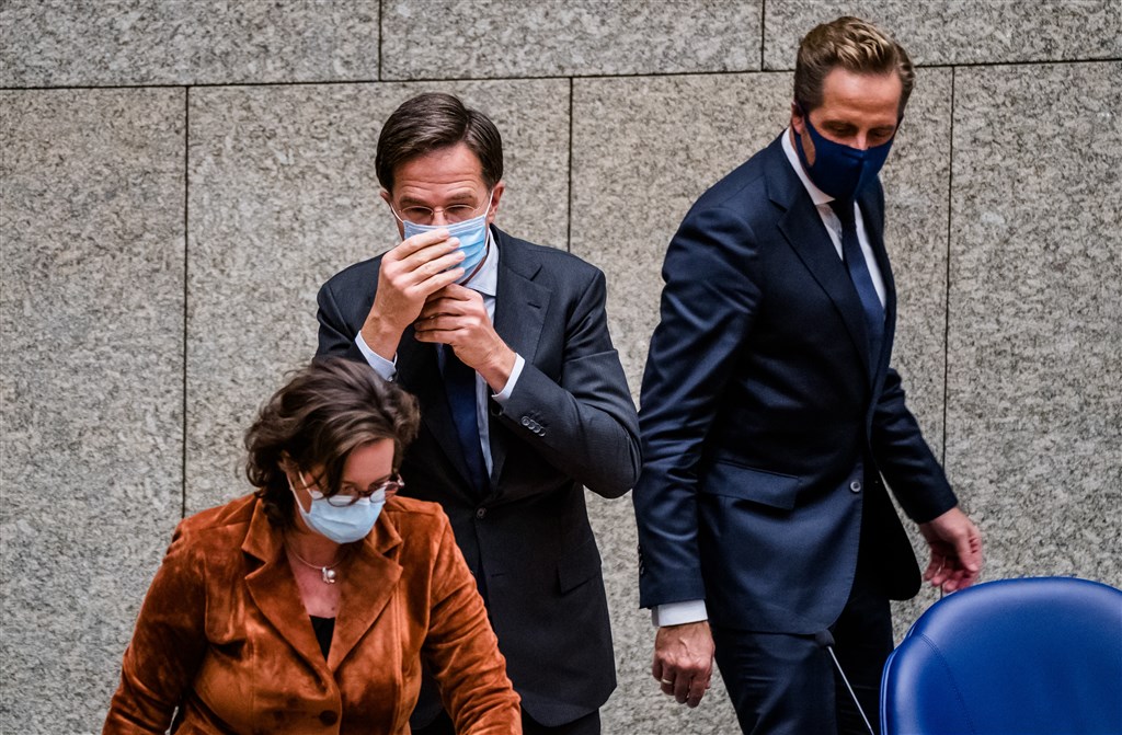 GeenStijl: Mark, Hugo & Tamara VERBIEDEN triootjes