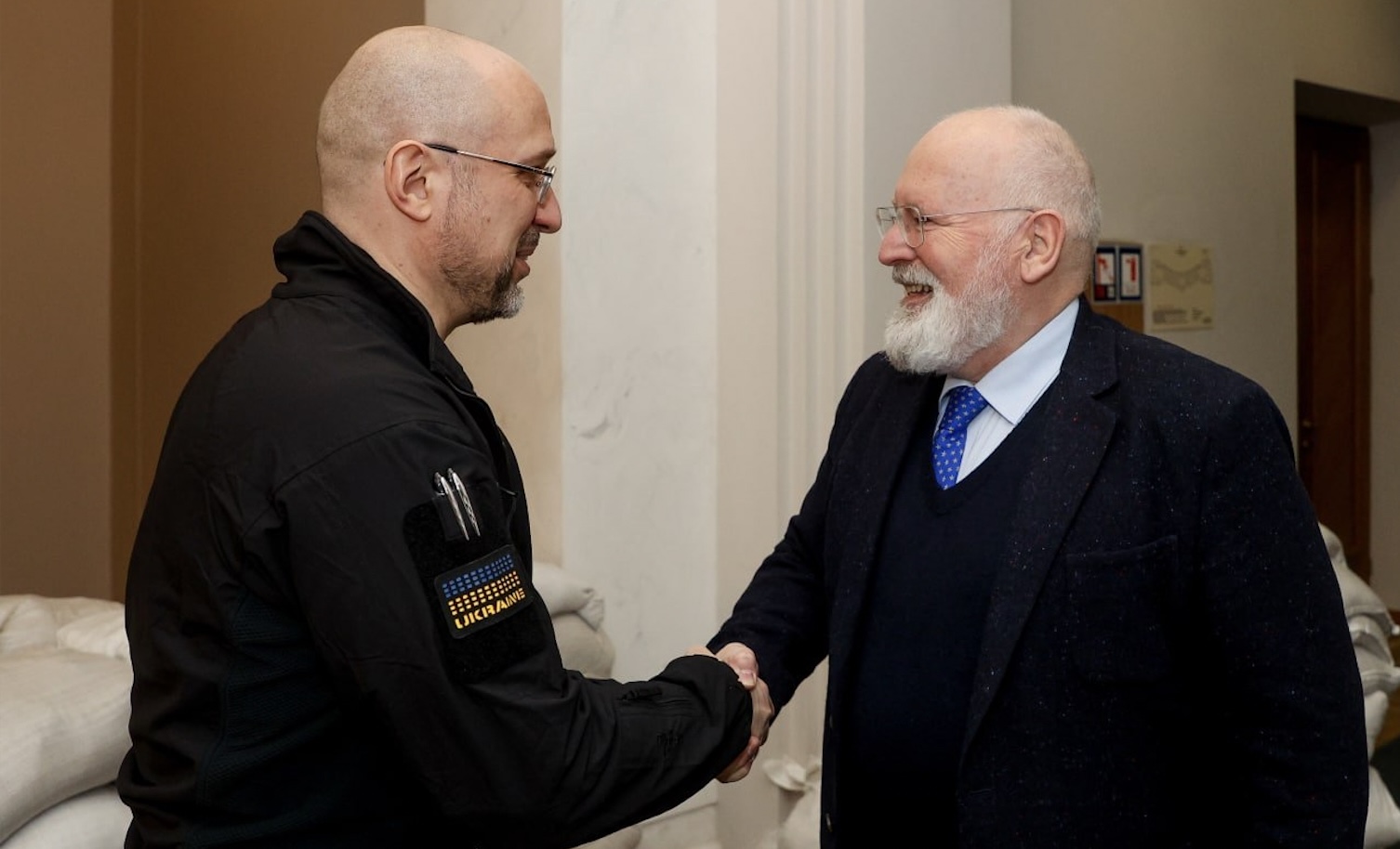 GeenStijl: The Eagle Has Landed. Timmermans bezoekt Kiev GeenStijl: The Eagle Has Landed. Timmermans bezoekt Kiev