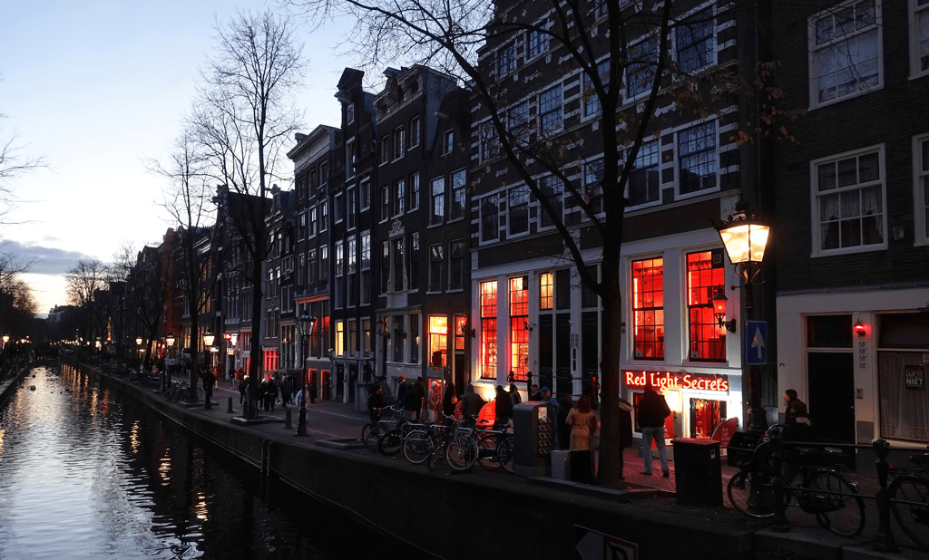 GeenStijl: 't Rode Licht dooft langzaam uit