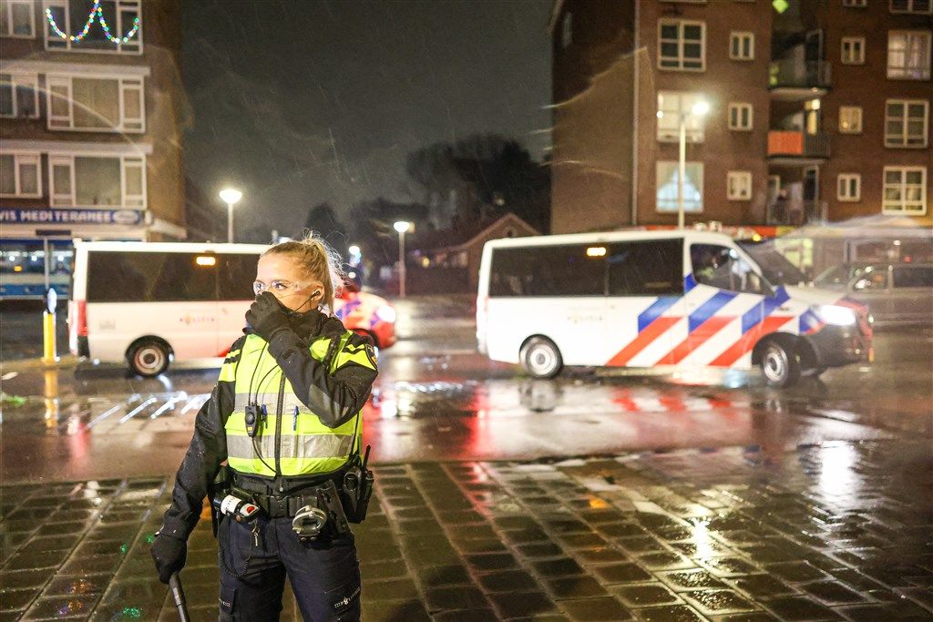 GeenStijl: Schuld van consumentenvuurwerk: grote groepen mensen met ...