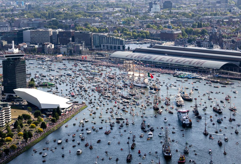 GeenStijl: FOTOOS - SAIL vanuit de lucht, vanaf de ADAM-toren en vanaf ...