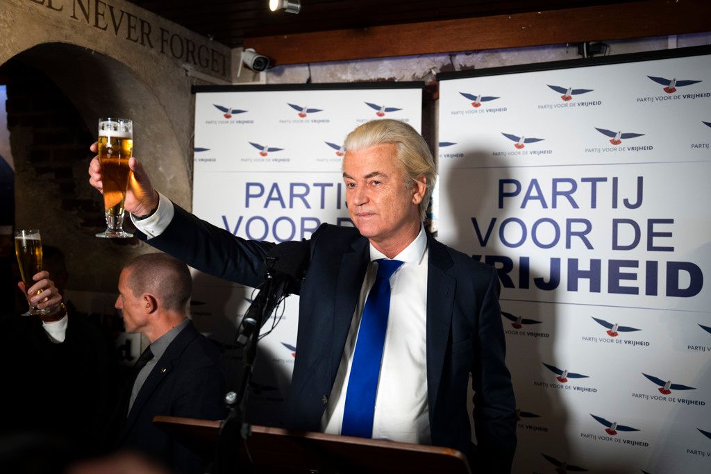 GeenStijl: Bierrrr drinken met Geert Wilders in Het StamCafé