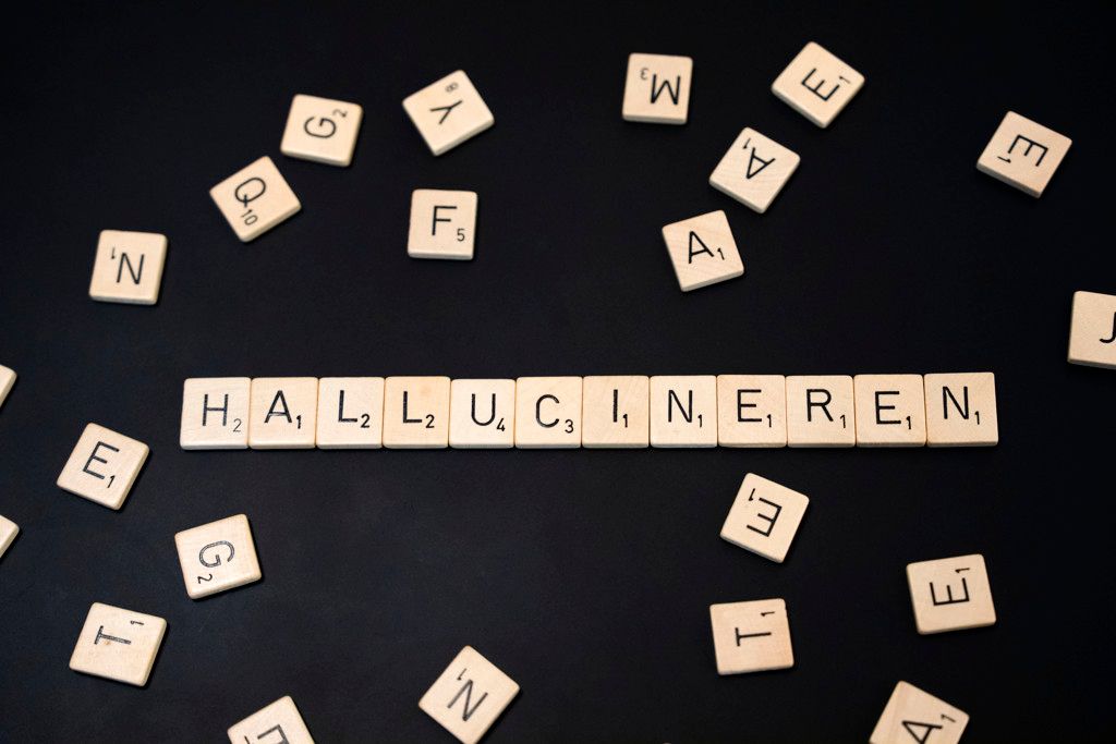 GeenStijl: Hoera! Hallucineren is Woord van Het Jaar