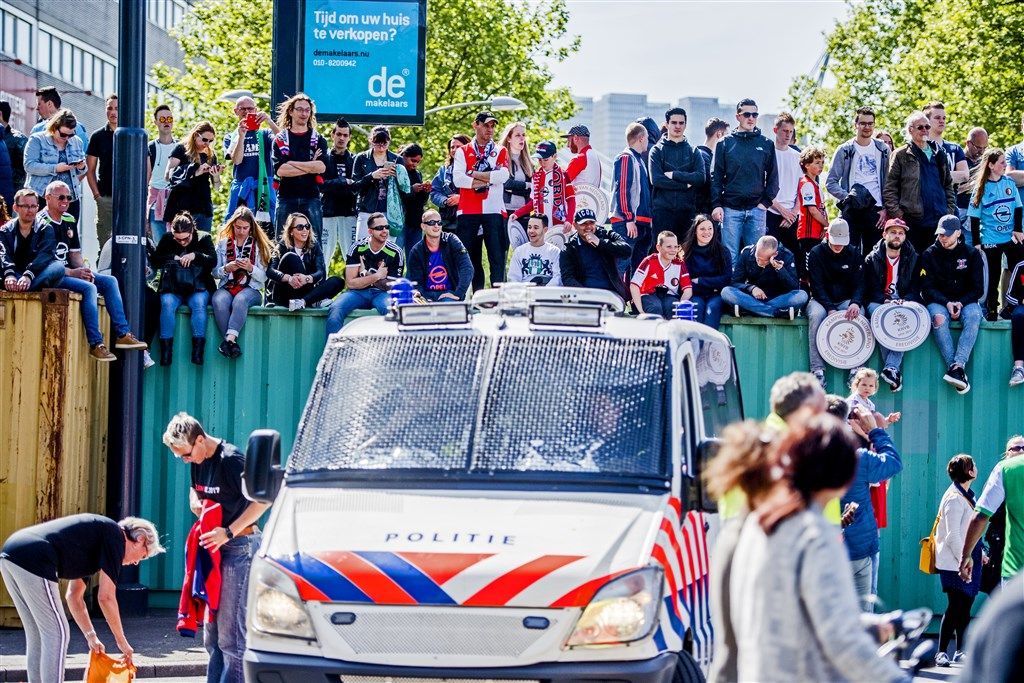 GeenStijl: Ook al een angstcultuur: de politie Rotterdam