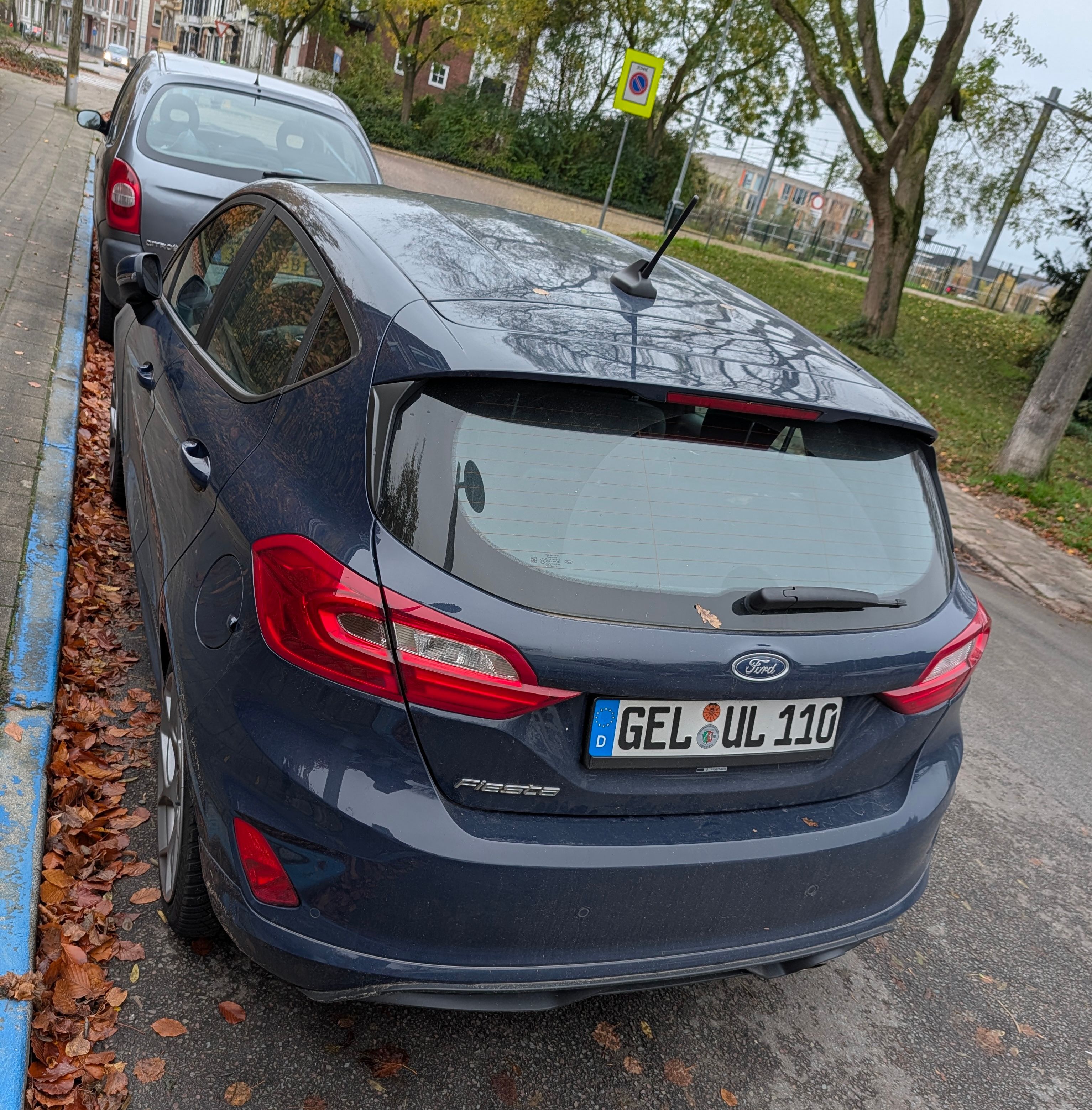 GeenStijl: Het Antwoord op Alles = een Duits kenteken