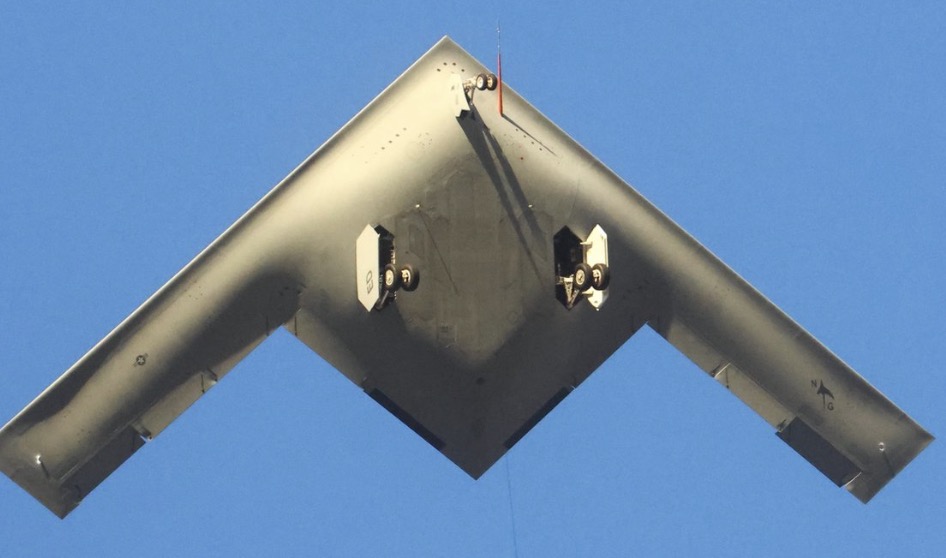 GeenStijl: Dood en verderf was nog nooit zo sexy: de eerste vlucht van ...