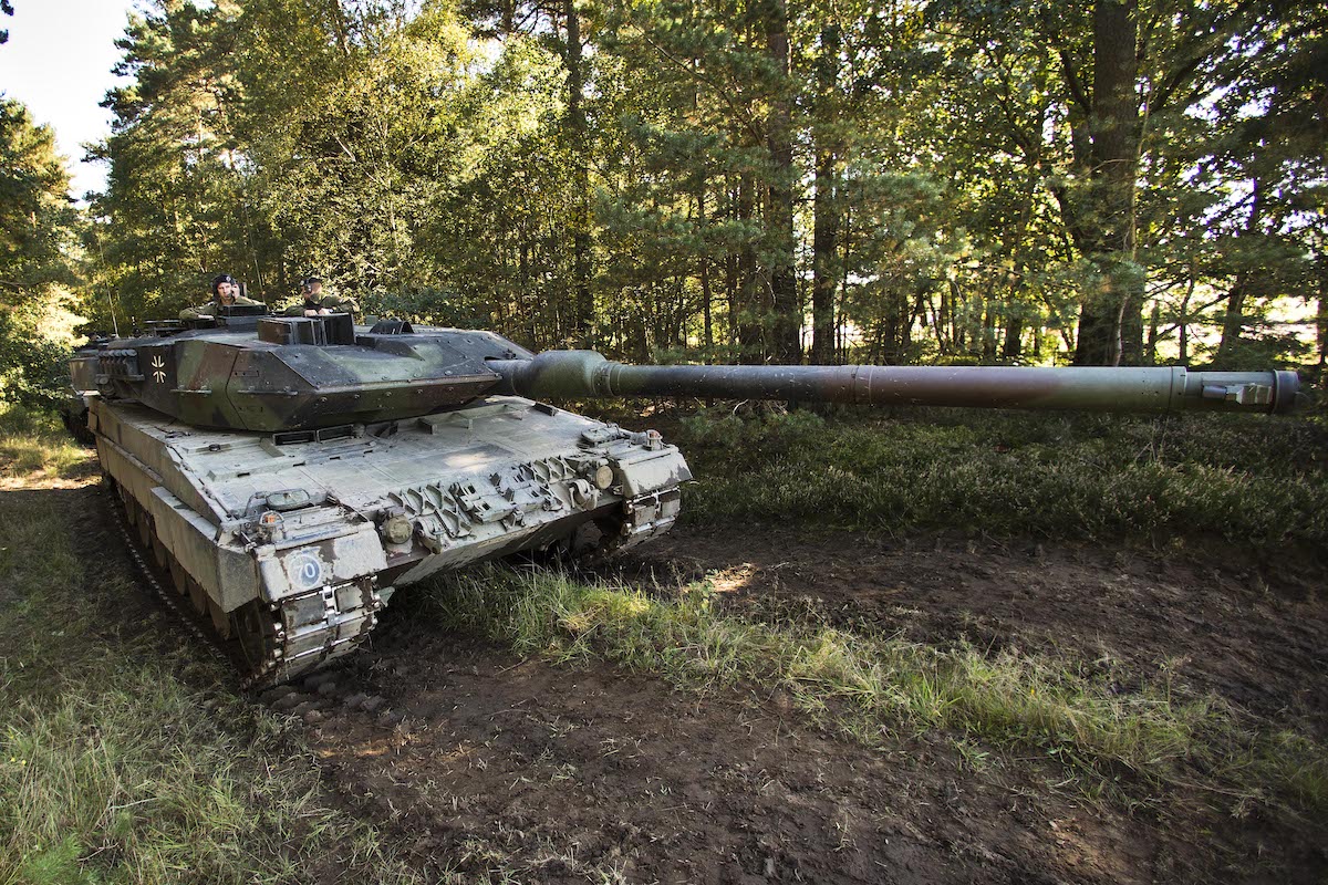 GeenStijl: Hoppa! Nederland gaat eigen tanks kopen