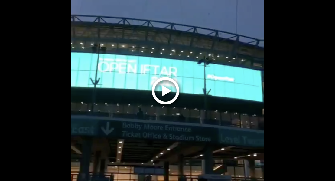 GeenStijl: John Cleese krijgt groeten van Wembley Stadium