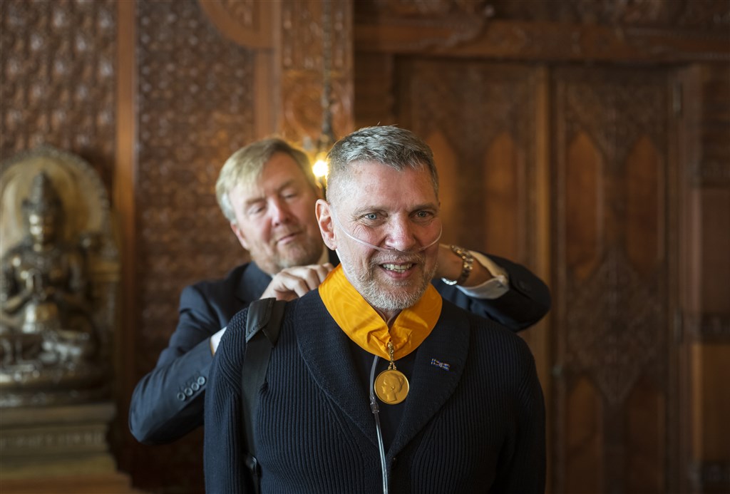 GeenStijl: Fotograaf Erwin Olaf gestopt met Tom Staal in het gezicht tuffen