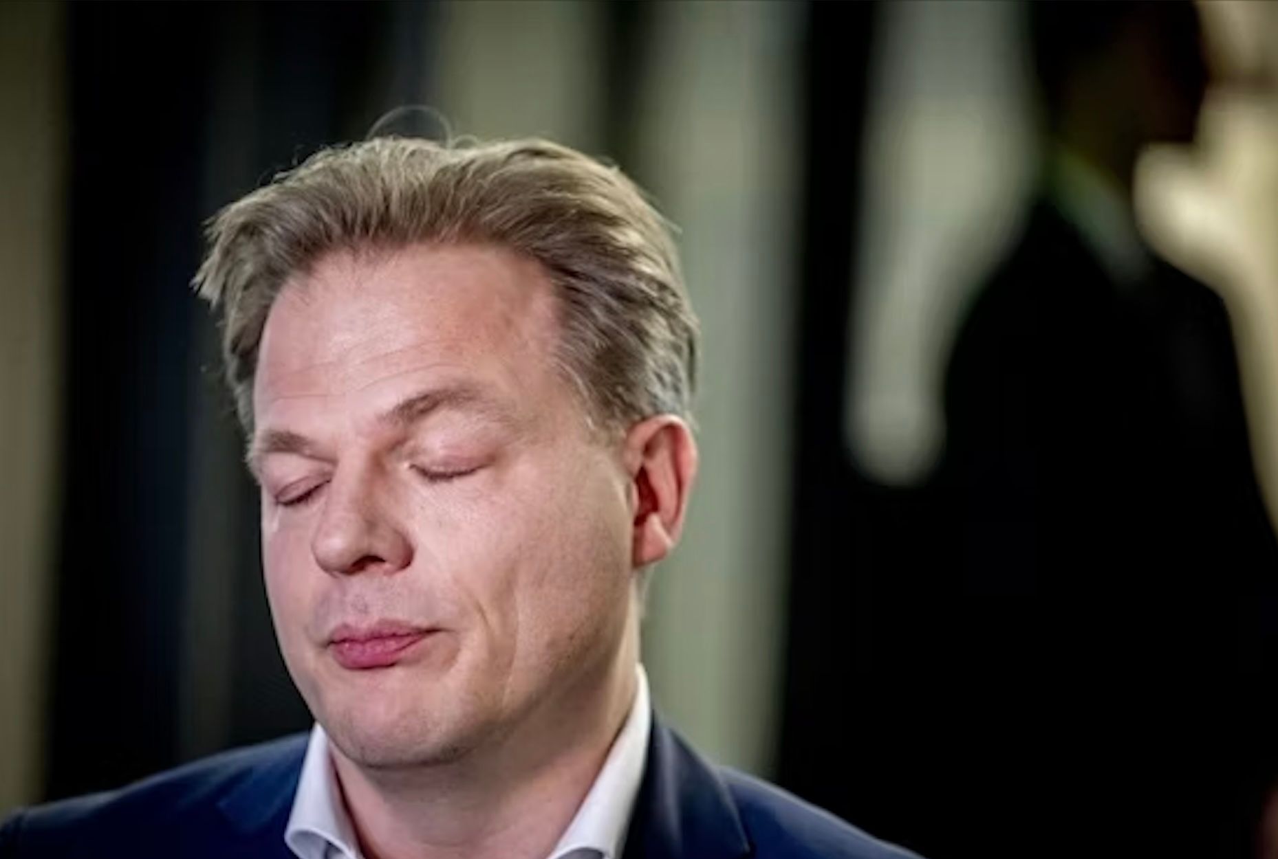 GeenStijl: Brante & Immink - Stampvoeten met mannetje Omtzigt
