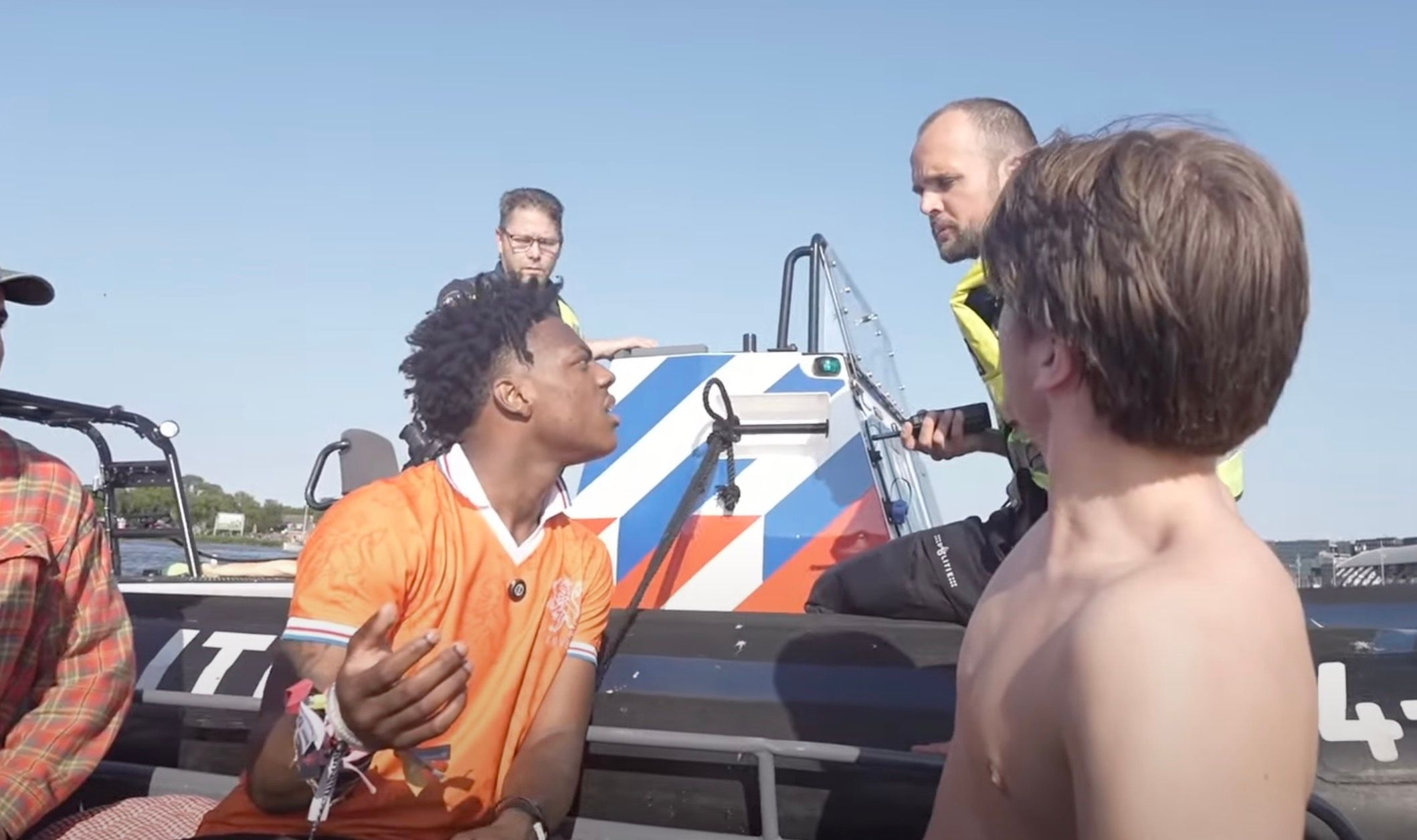 GeenStijl: Vlogger Speed in Nederland, totale chaos